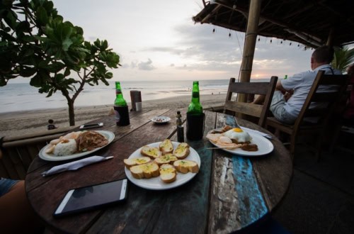 Bali Food Guide: 25+ BEST restaurants in Bali - Tara Lets Anywhere